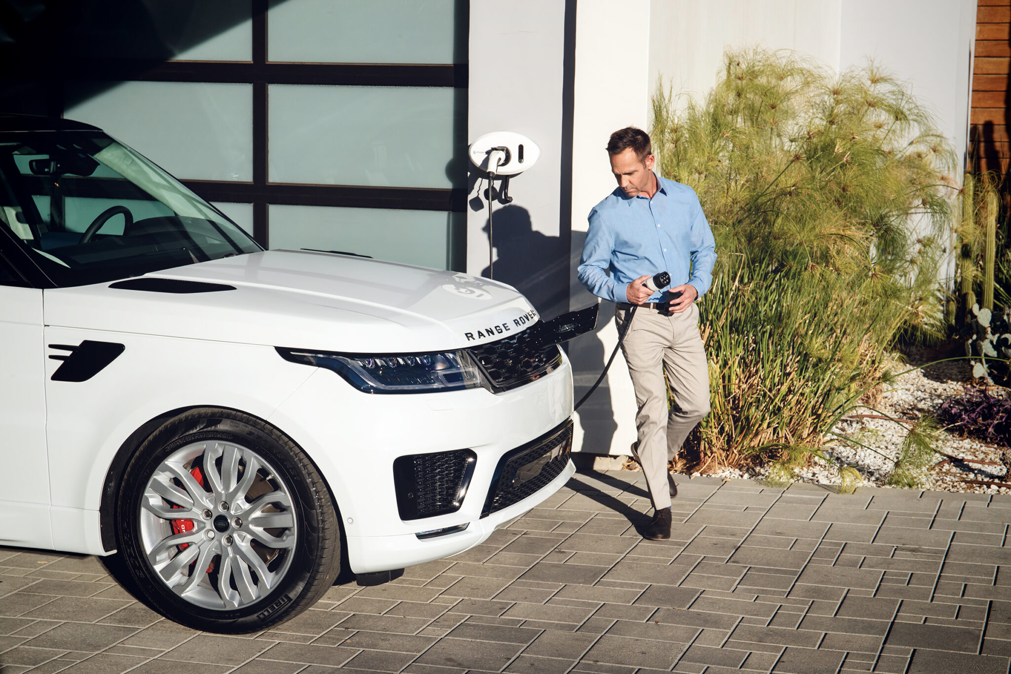 The pros and cons of plug-in hybrid electric vehicles (PHEVs) - EV Central