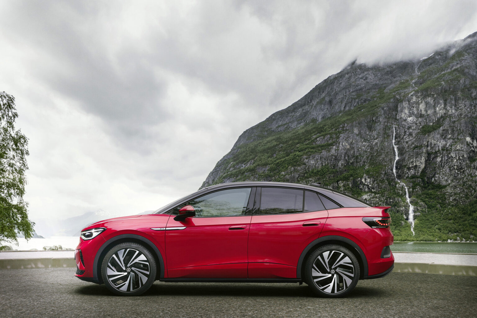 Volkswagen ID.5 and ID.5 GTX expand electric SUV family - EV Central