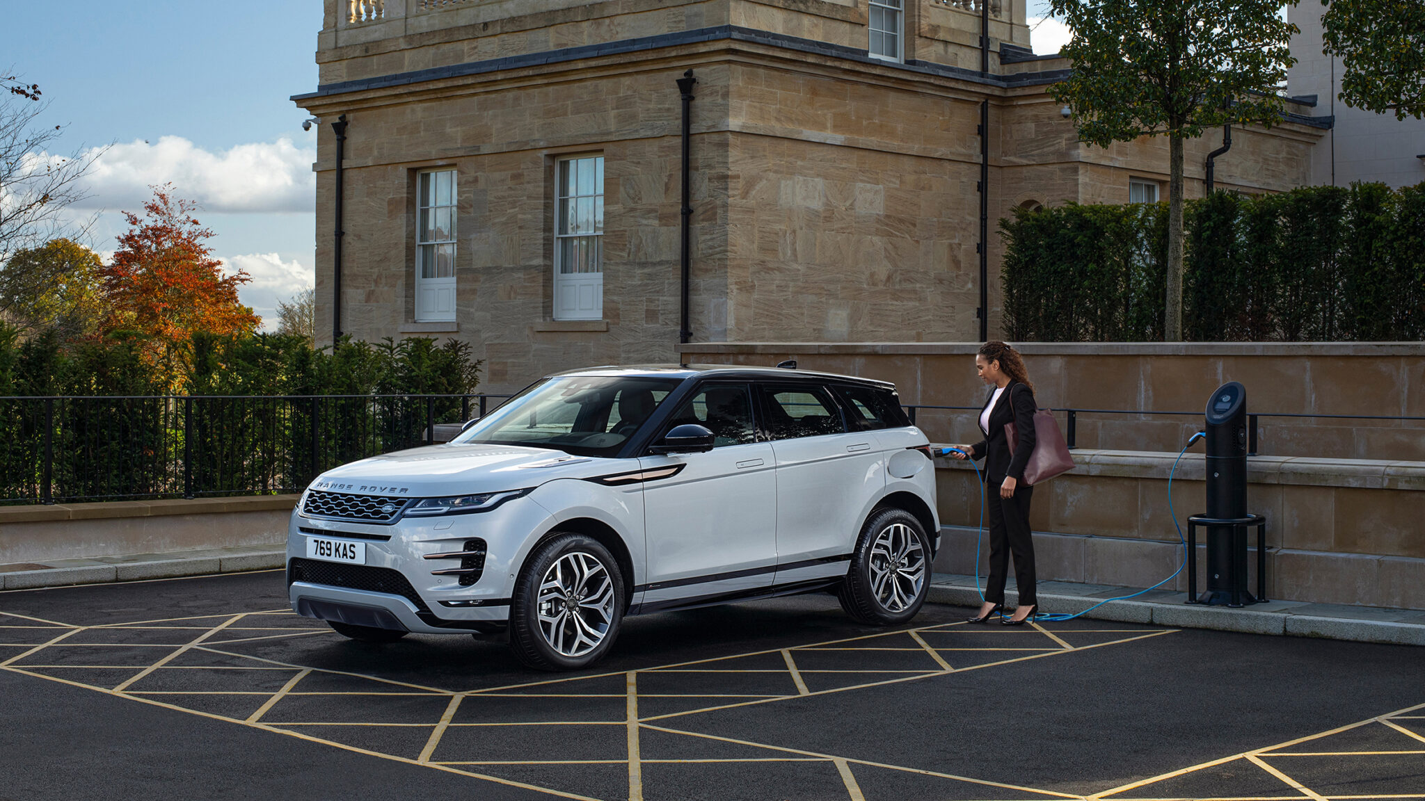 4 new PHEVs to join Land Rover Australia family ahead of 4x4 EV ...