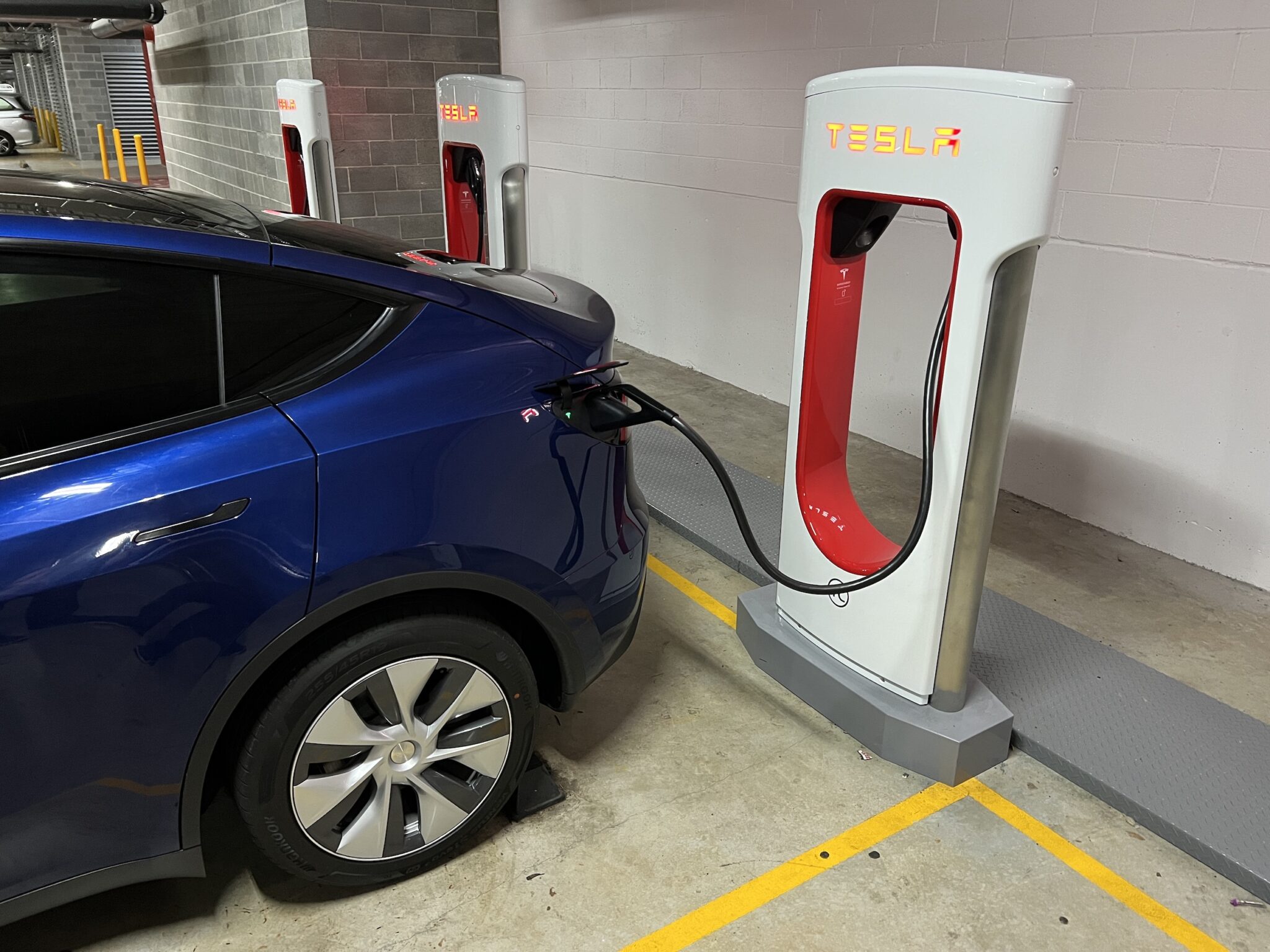 Charging a Tesla Model Y at a new V3 Supercharger - EV Central