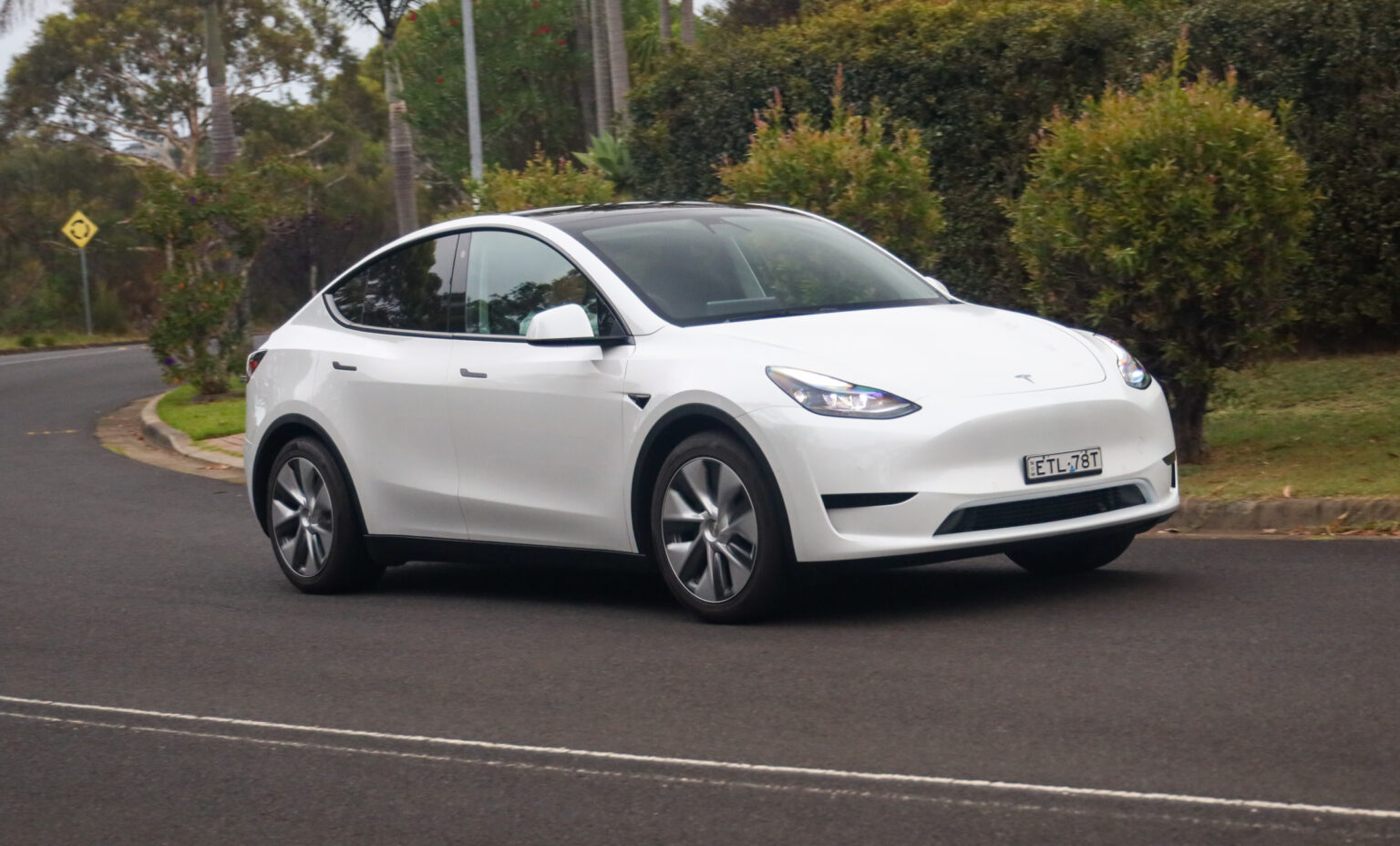 Tesla Model Y RWD vs Tesla Model Y Performance - EV Central