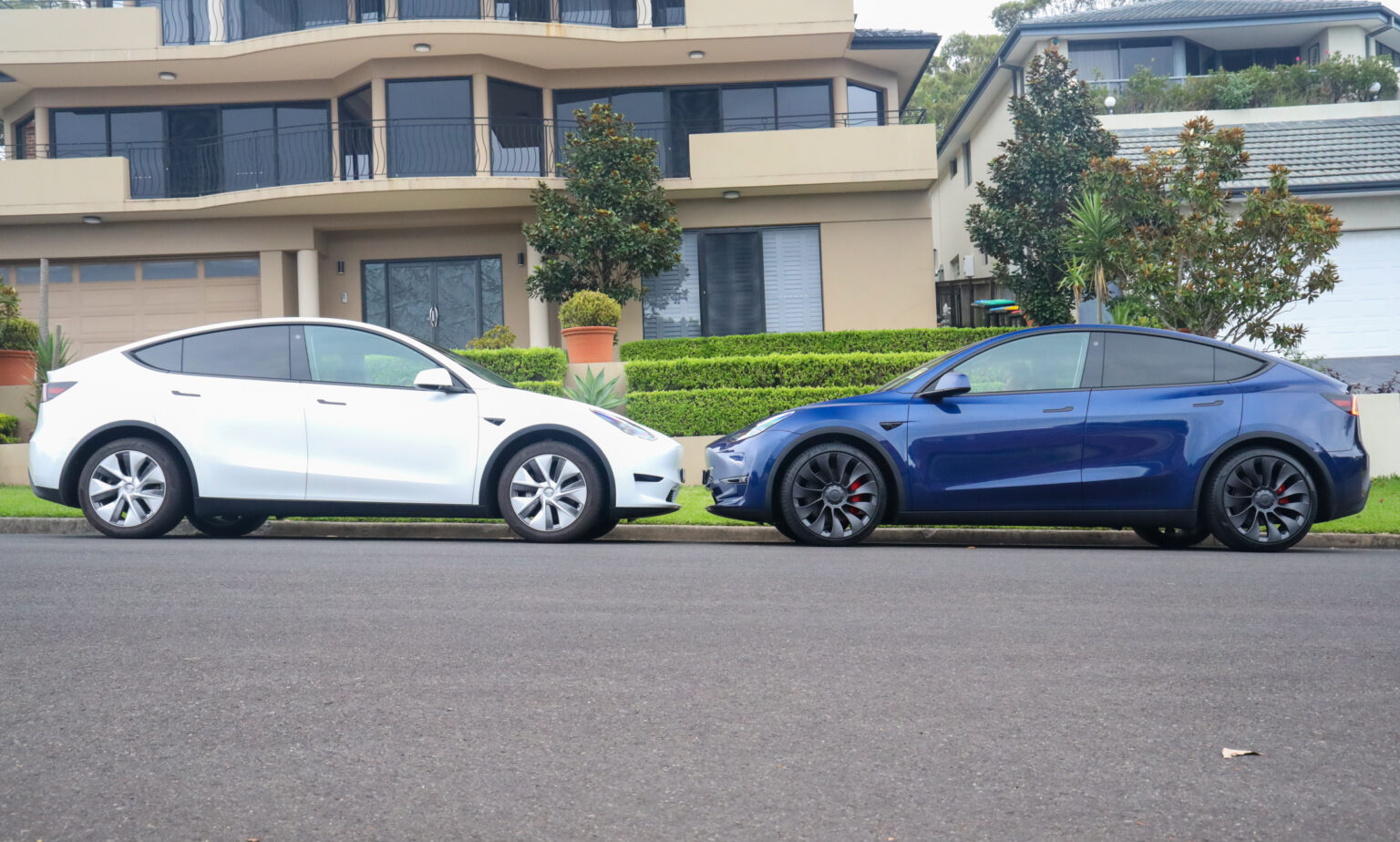 Tesla Model Y RWD vs Tesla Model Y Performance - EV Central