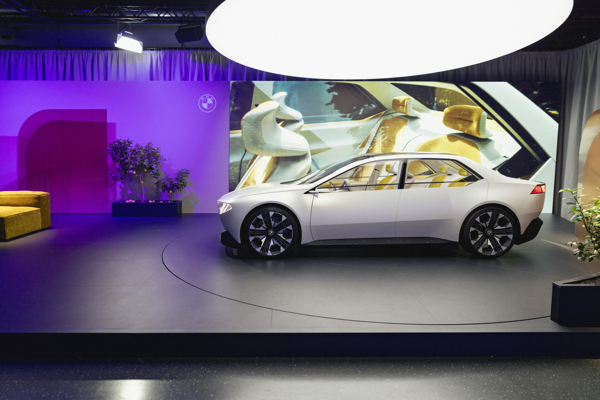 BMW Vision Neue Klasse previews next-gen electric cars; 300km EV charge ...