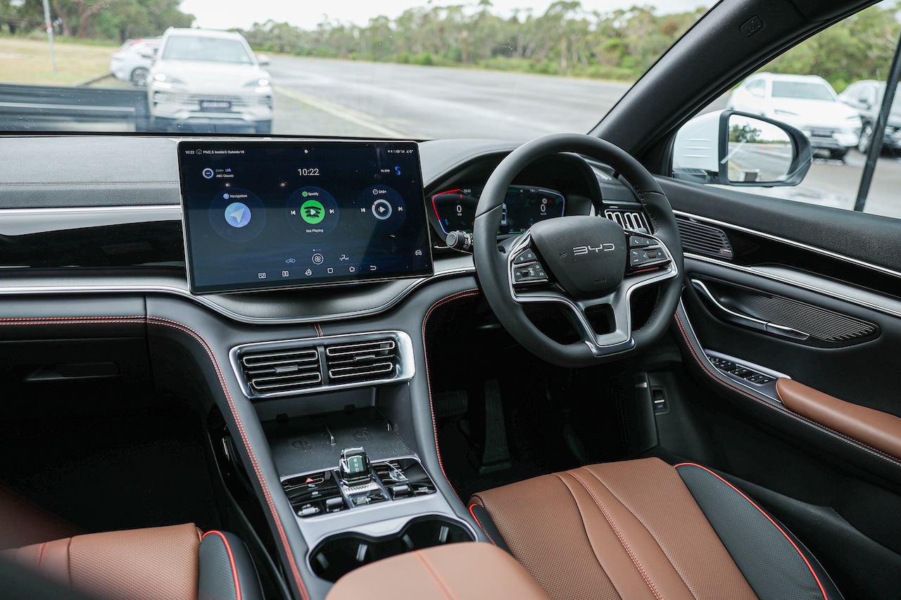 PHEV fortunes! BYD cuts pricing of Sealion 6 AGAIN, while Mitsubishi is ...