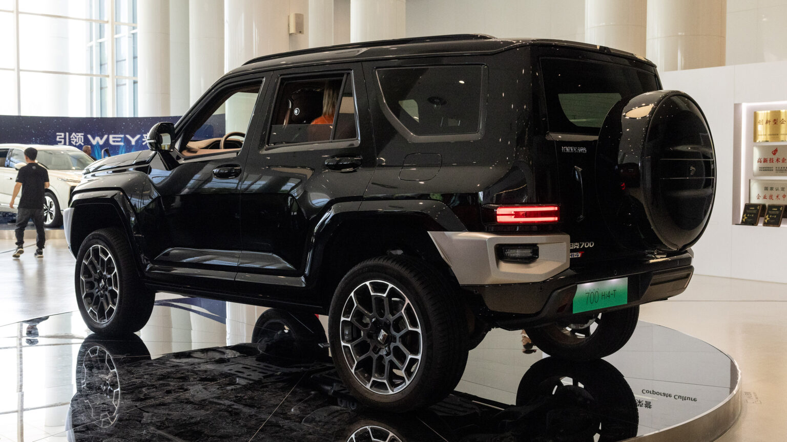 2024 GWM Tank 700 PHEV review: 385kW/800Nm 4x4 tested - EV Central