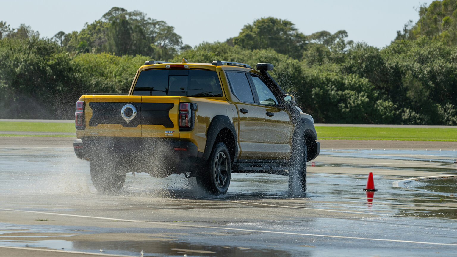 2025 GWM Cannon Alpha PHEV review: plus-sized plug-in dual cab on ...