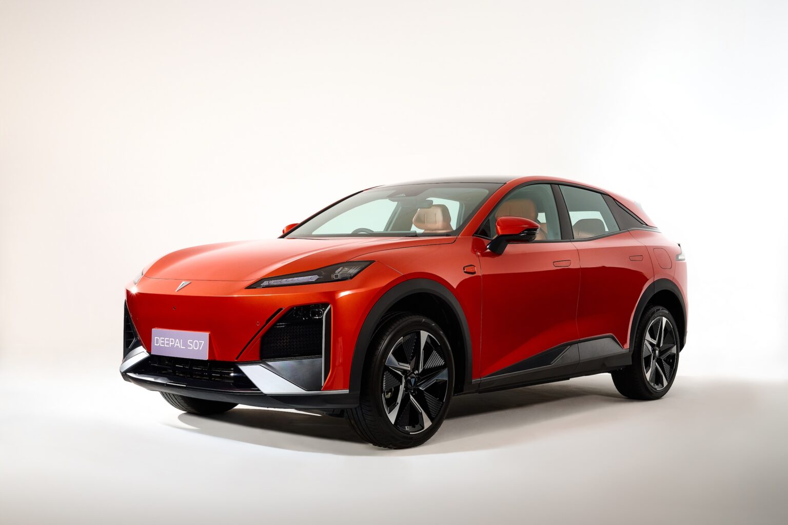 Newcomer Chinese EV brand Deepal sizes up Tesla, BYD, Zeekr and Xpeng ...