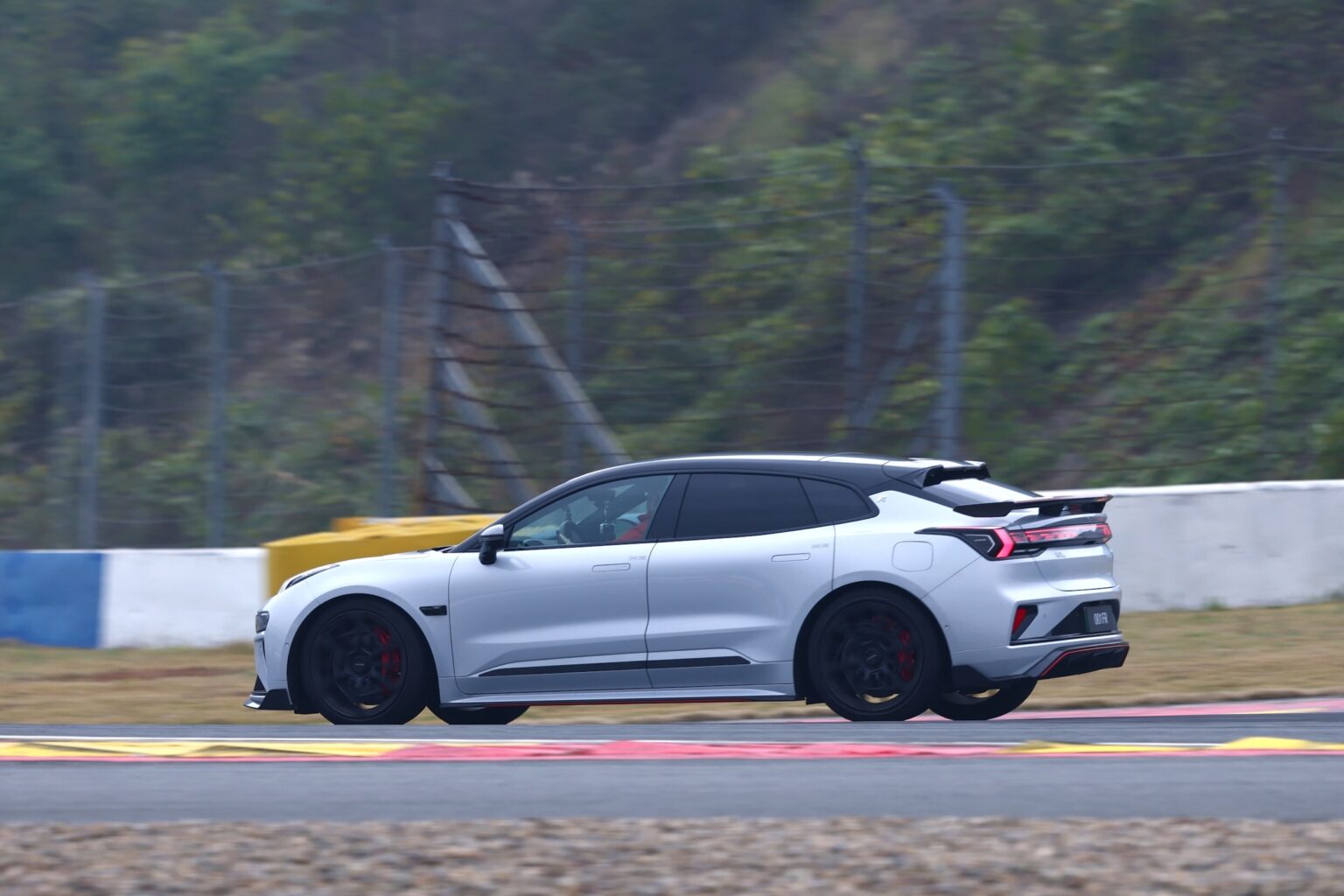 2025 Zeekr 001 FR review: Driving the wickedly fast - and occasionally ...