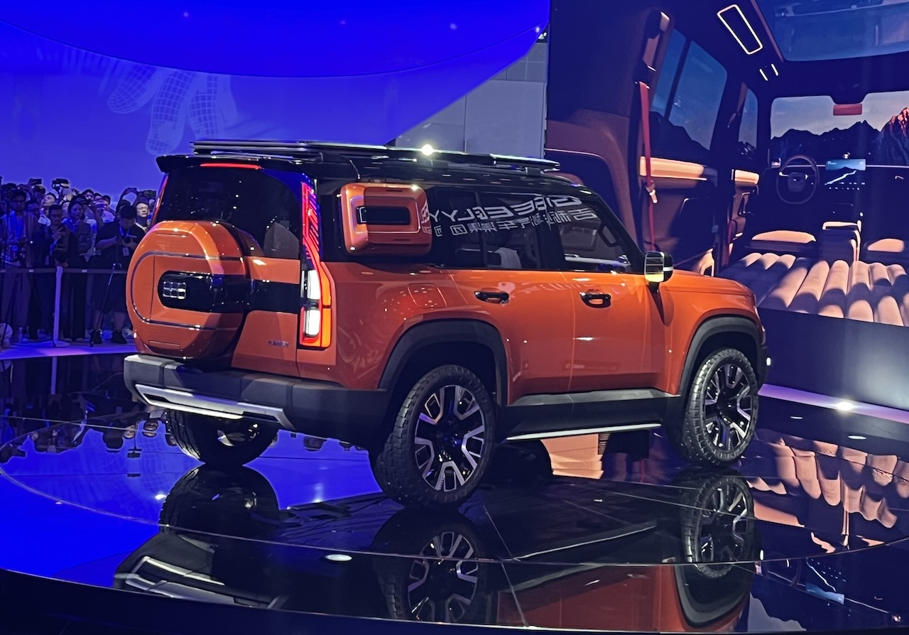 Yet another Chinese Toyota Prado Fighter! Geely Galaxy Cruiser electric ...