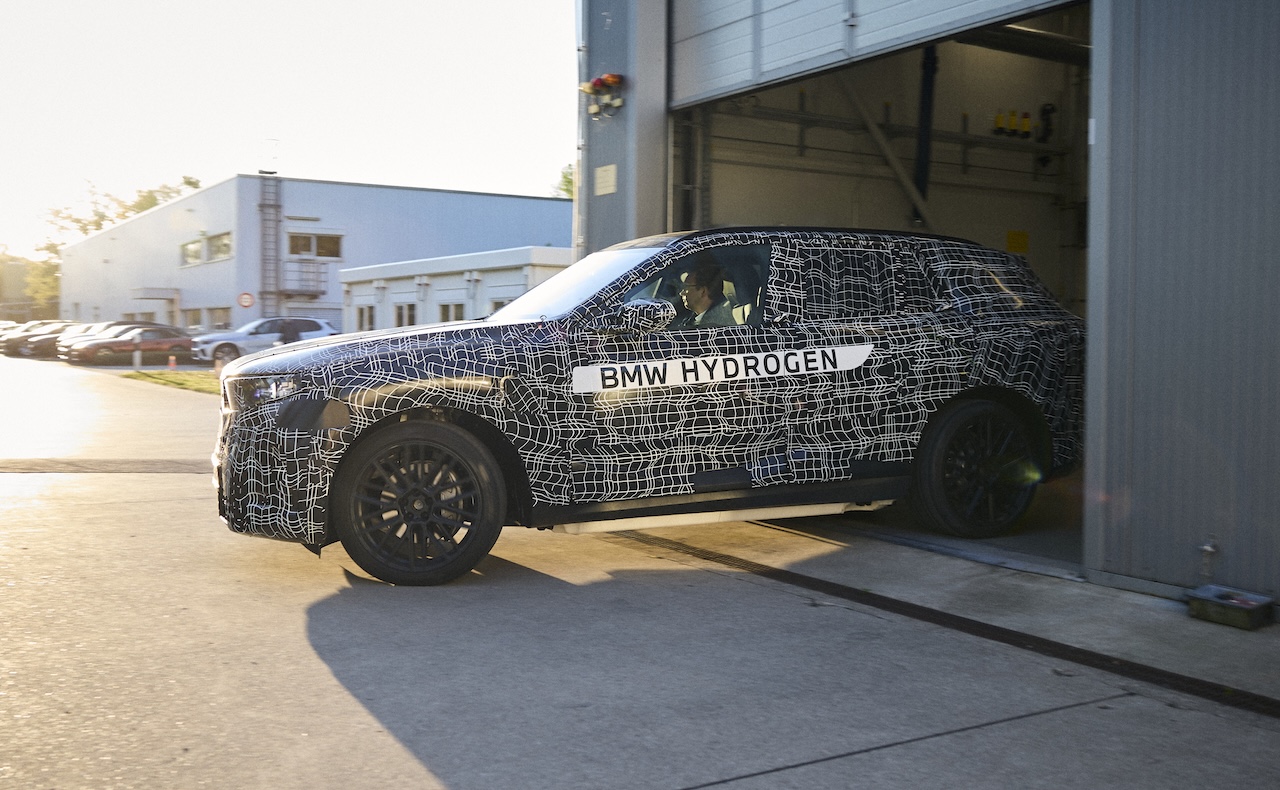 2028 BMW iX5 Hydrogen confirmed: German luxury brand’s first production fuel cell model will sit ...