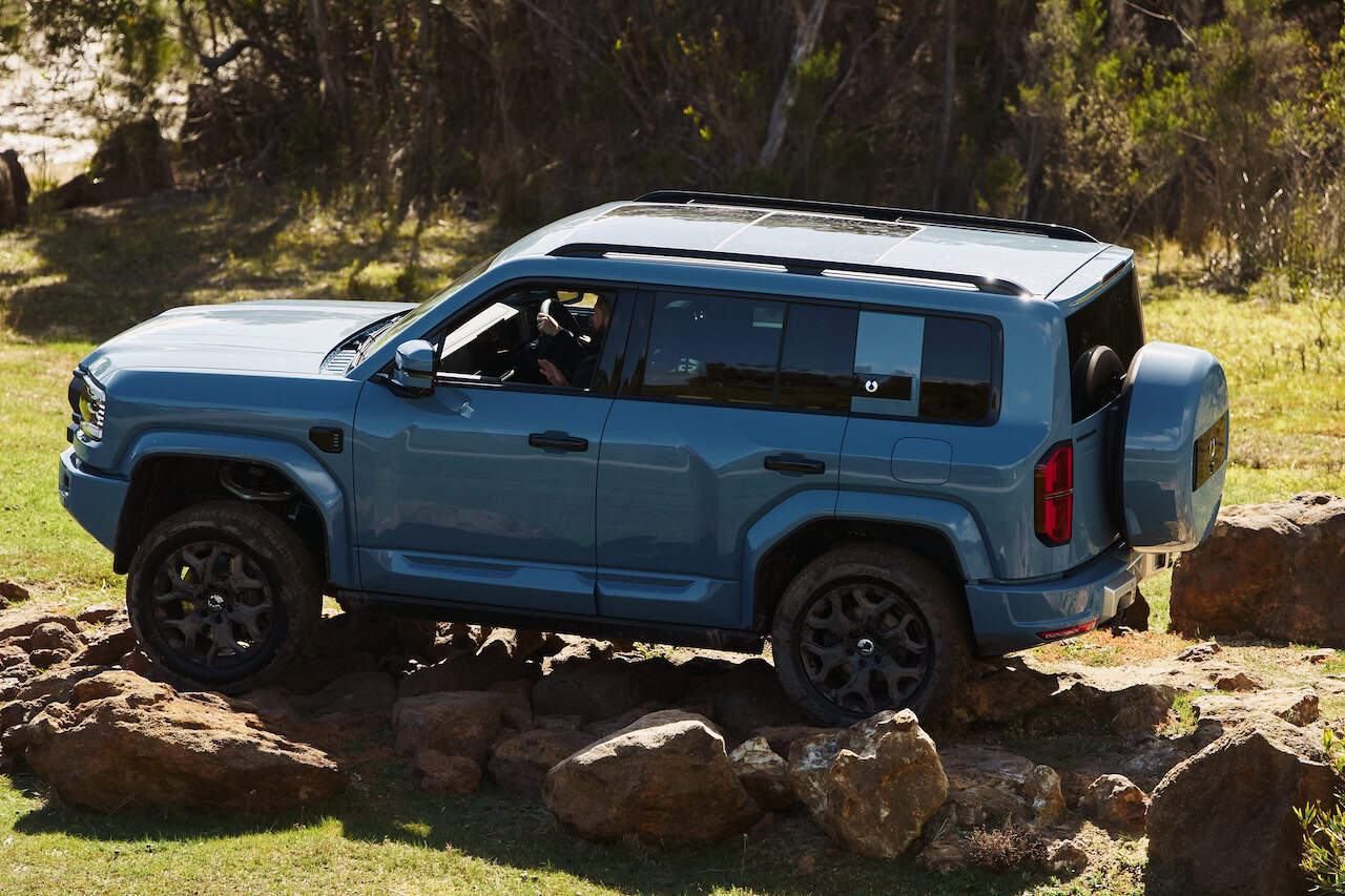 2026 Denza B5 Leopard Review: Toyota should be worried, this plug-in ...