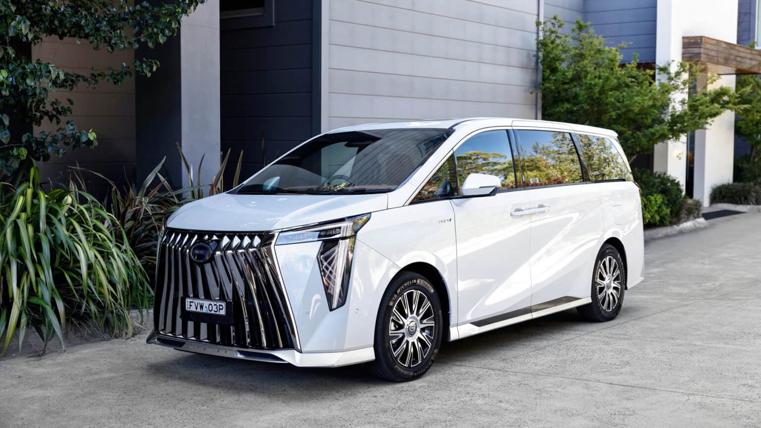 GAC M8 Review: Radical plug-in hybrid people mover brings the wow ...