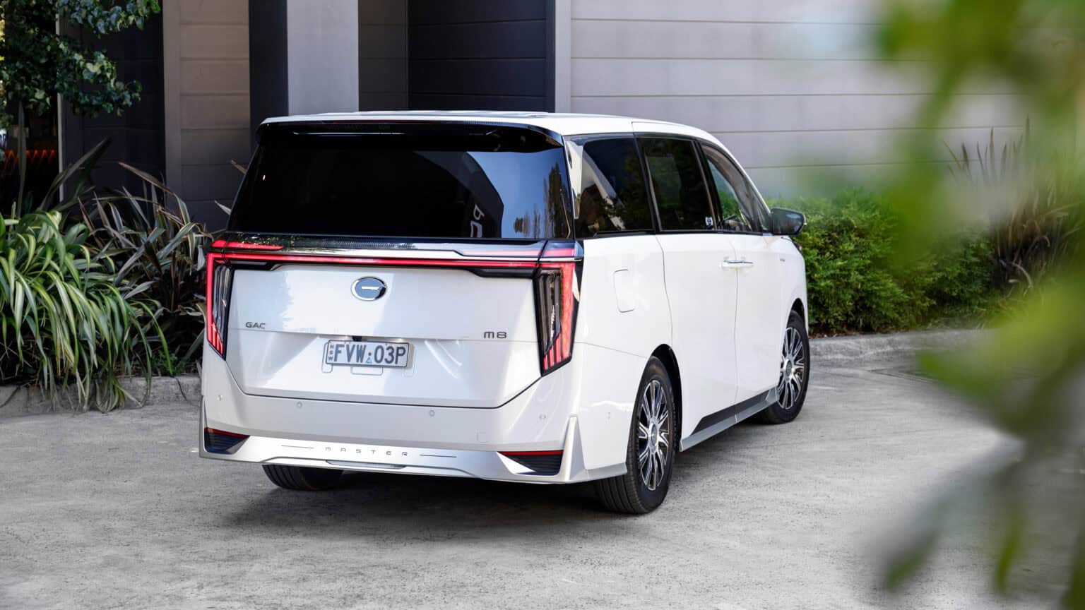 GAC M8 Review: Radical plug-in hybrid people mover brings the wow ...