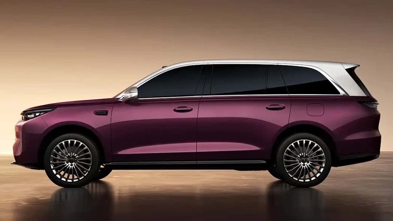 It's another giant Chinese PHEV SUV! And the GWM Wey V9X is a real ...
