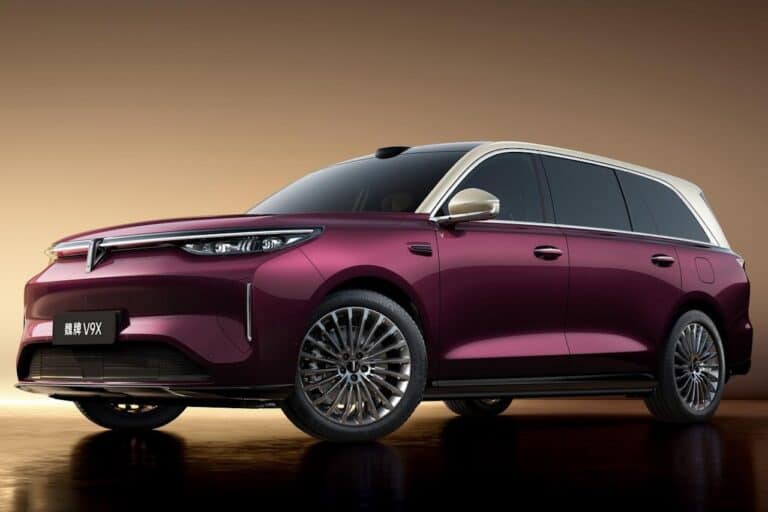 It's another giant Chinese PHEV SUV! And the GWM Wey V9X is a real ...